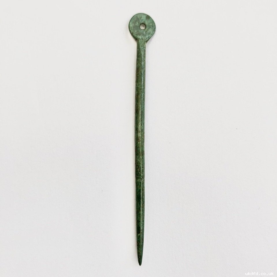 Pierced Disc-Headed Pin