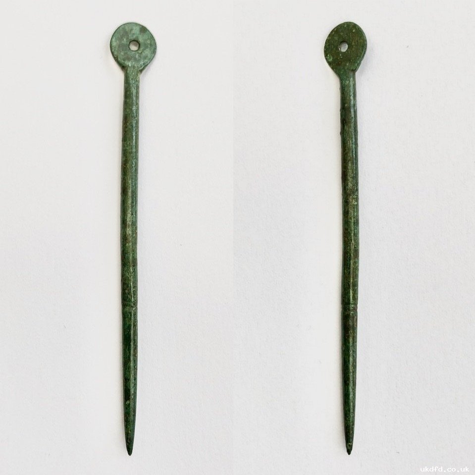 Pierced Disc-Headed Pin