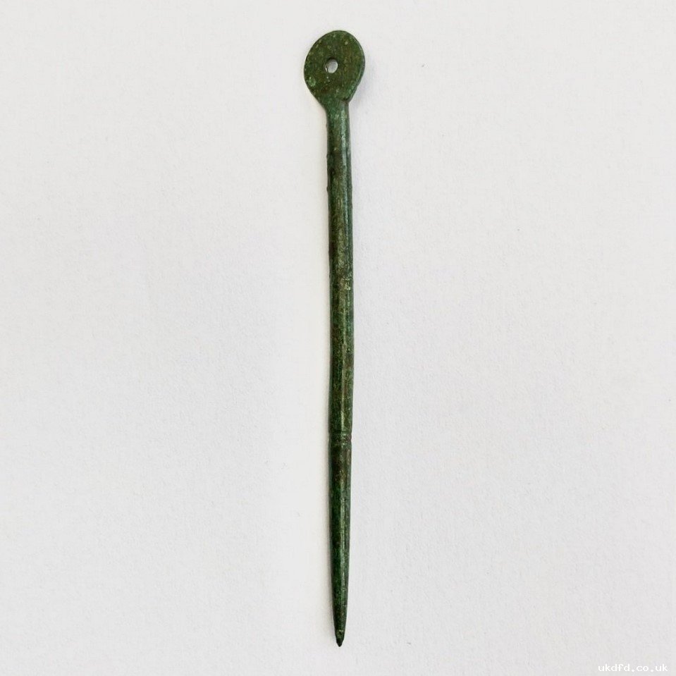 Pierced Disc-Headed Pin
