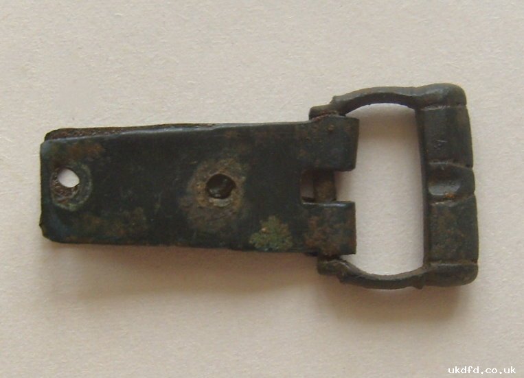 Single Loop Sub-Rectangular Buckle with Plate