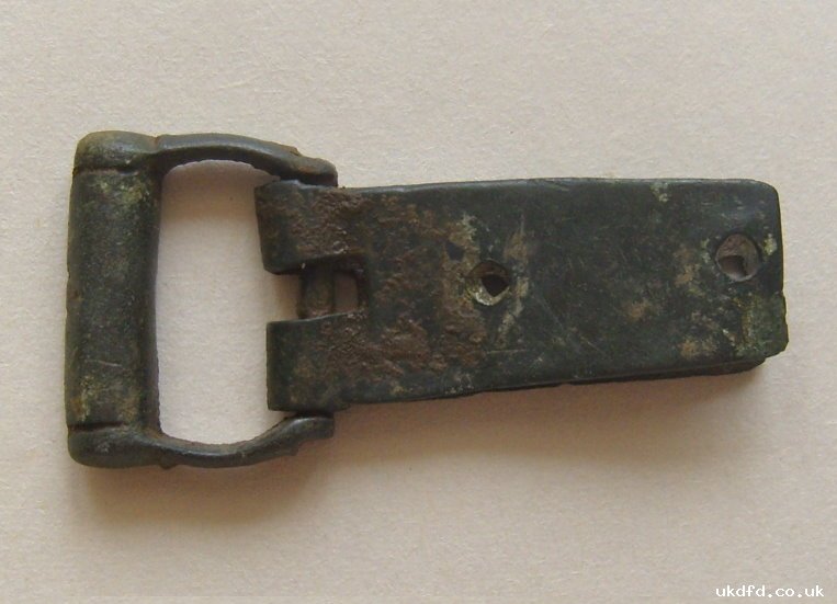Single Loop Sub-Rectangular Buckle with Plate