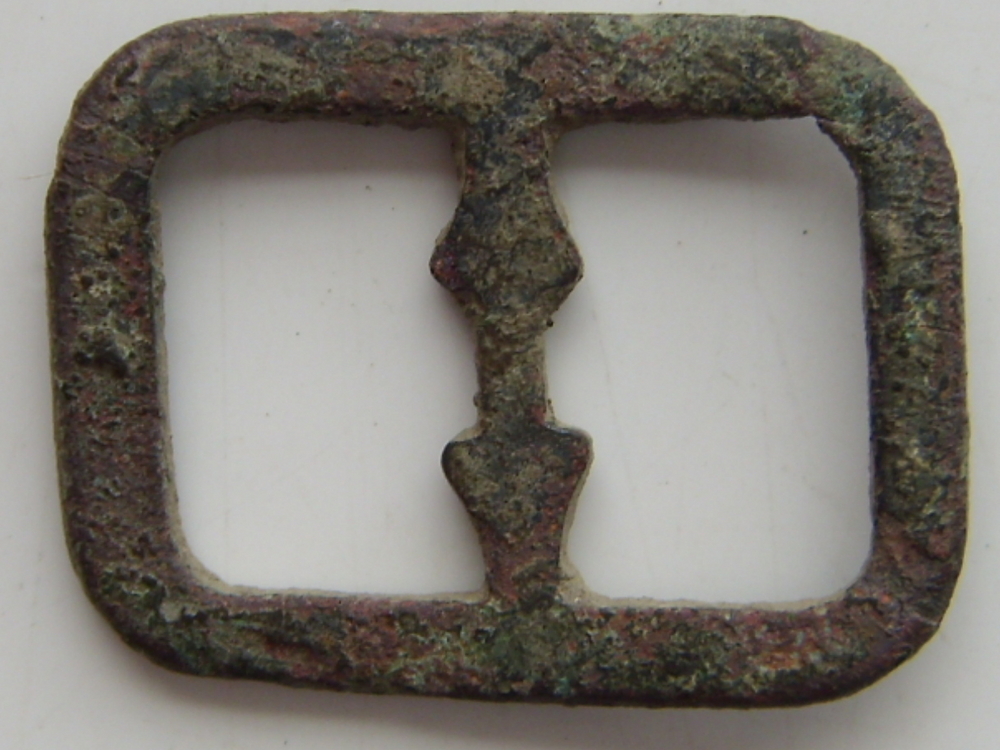 Double Loop Sub-Rectangular Buckle